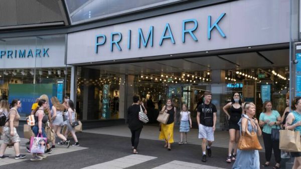 Face à la pollution et au réchauffement climatique, Primark promet des ...