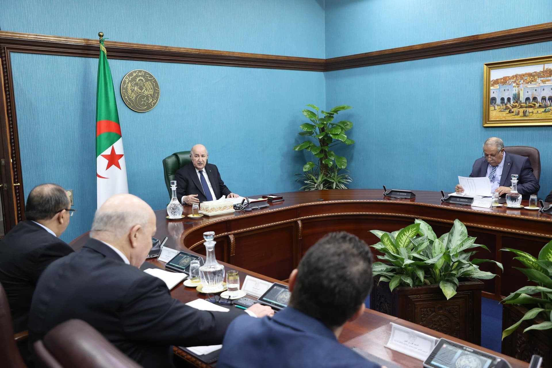 Le président de la République préside une réunion de travail consacrée ...